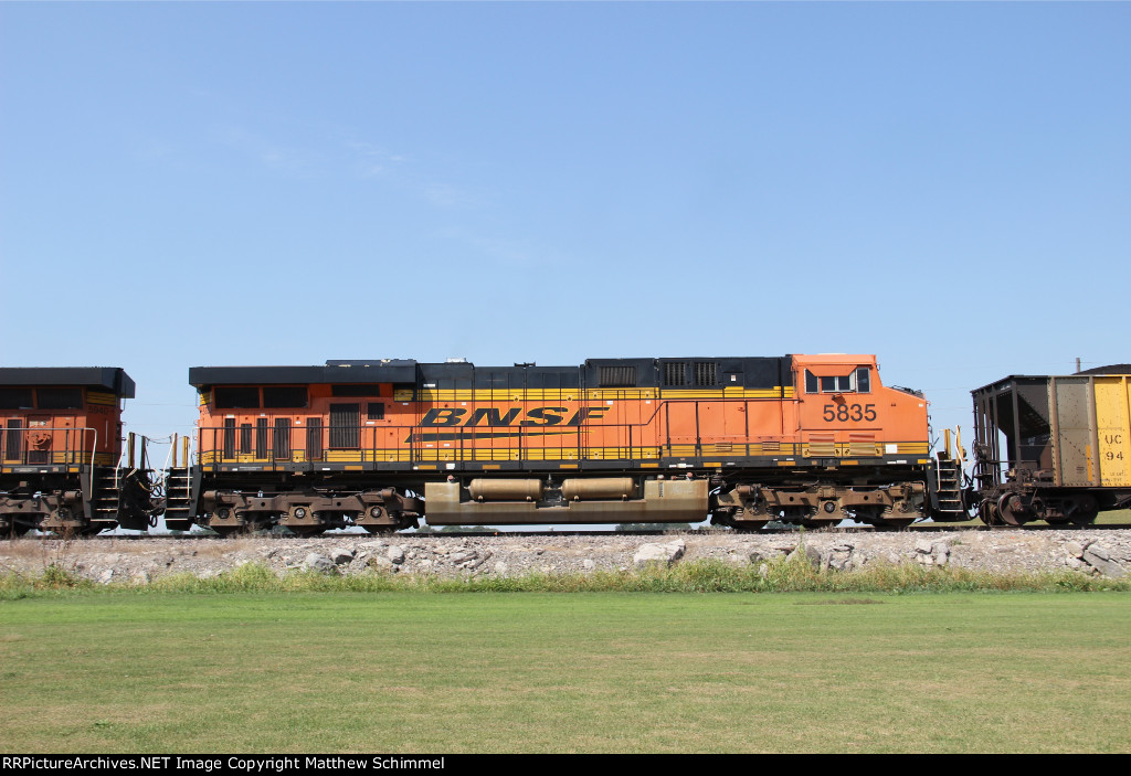 BNSF 5835
